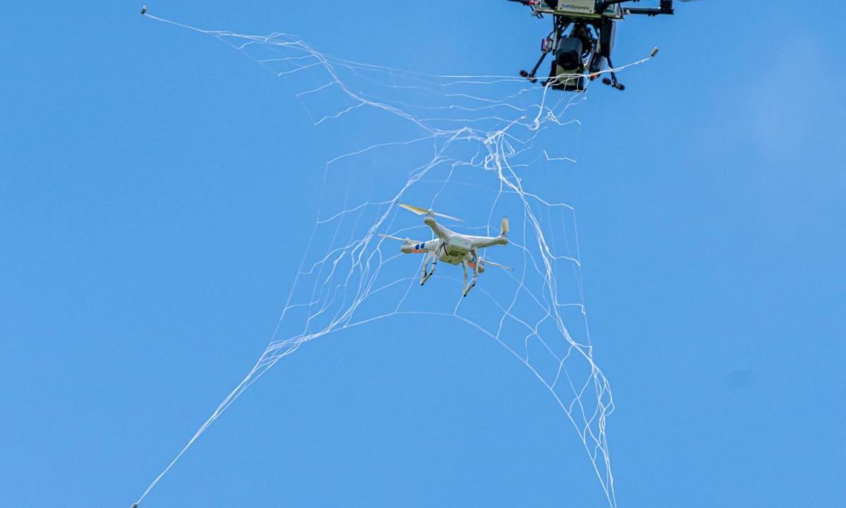 Rusia estrena su sistema caza-drones infalible: caerán en la telaraña