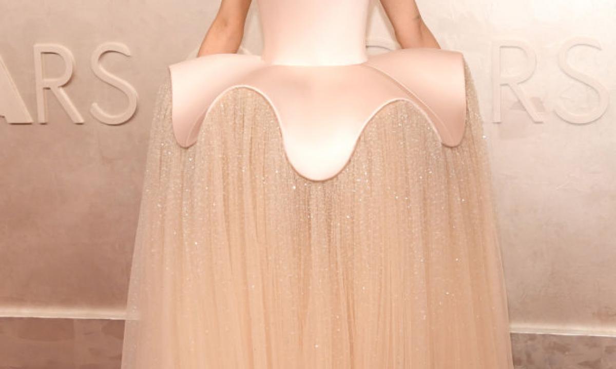 Todos los 'looks' de la alfombra roja de los premios Oscar 2025