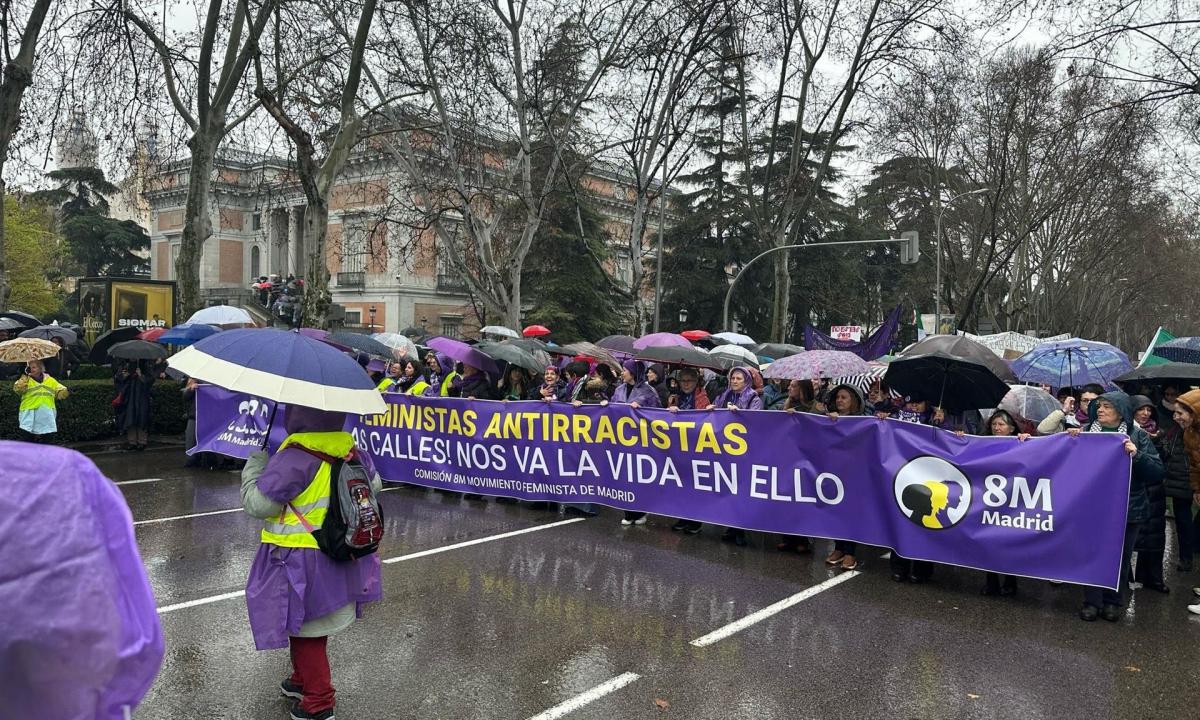Miles de personas recorren Madrid bajo la lluvia con motivo del 8M bajo el lema 'Feministas ...