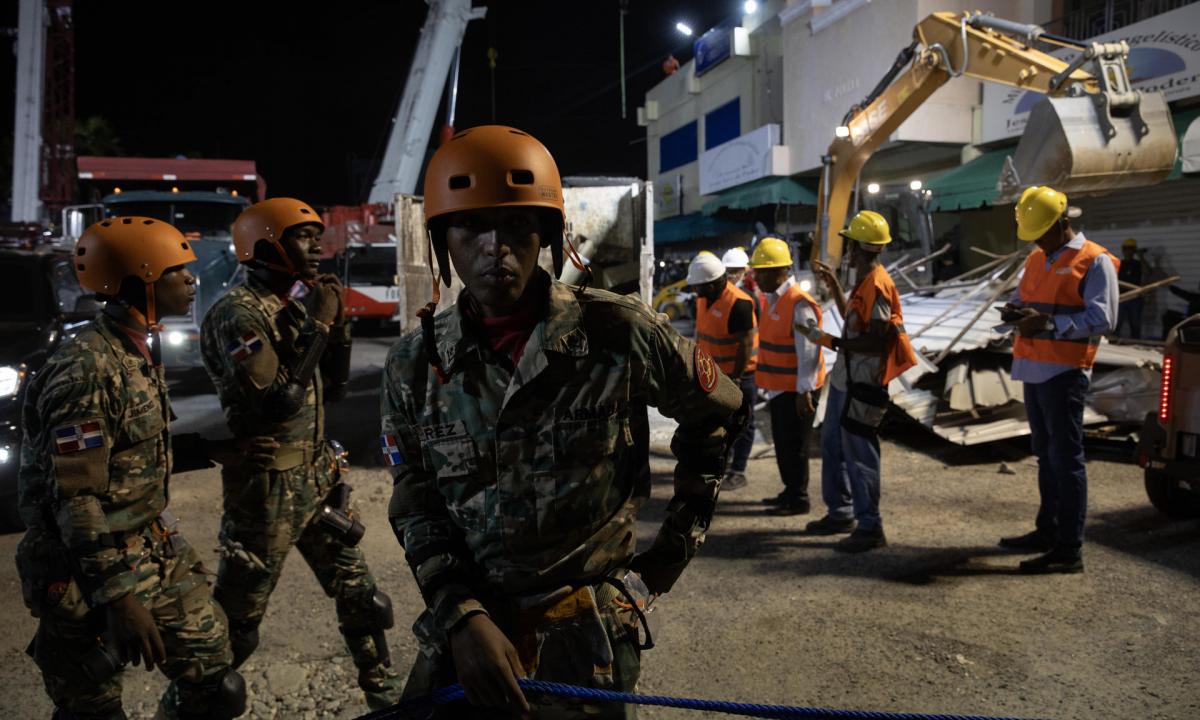 Confirman la muerte del merenguero Rubby Pérez en la tragedia de Santo Domingo