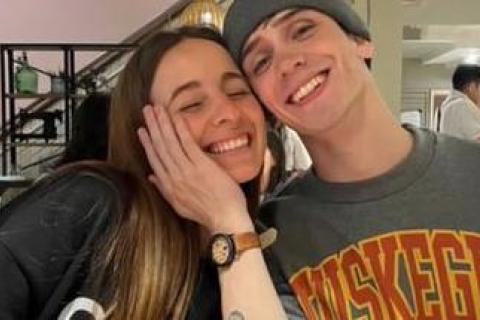 Queda con un joven tras 3 años de amistad online: el vídeo lleva más de ...