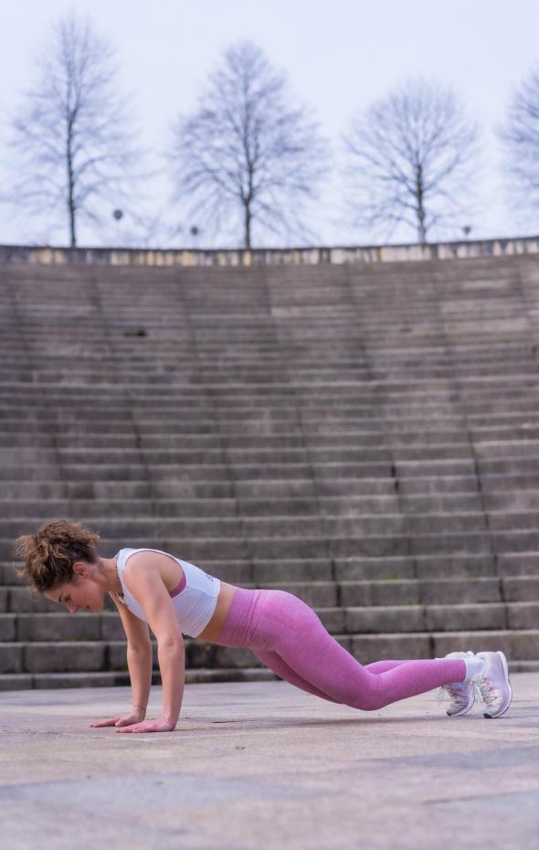 Qué es y cómo hacer el 'burpee hindú', el ejercicio que ayuda a bajar ...