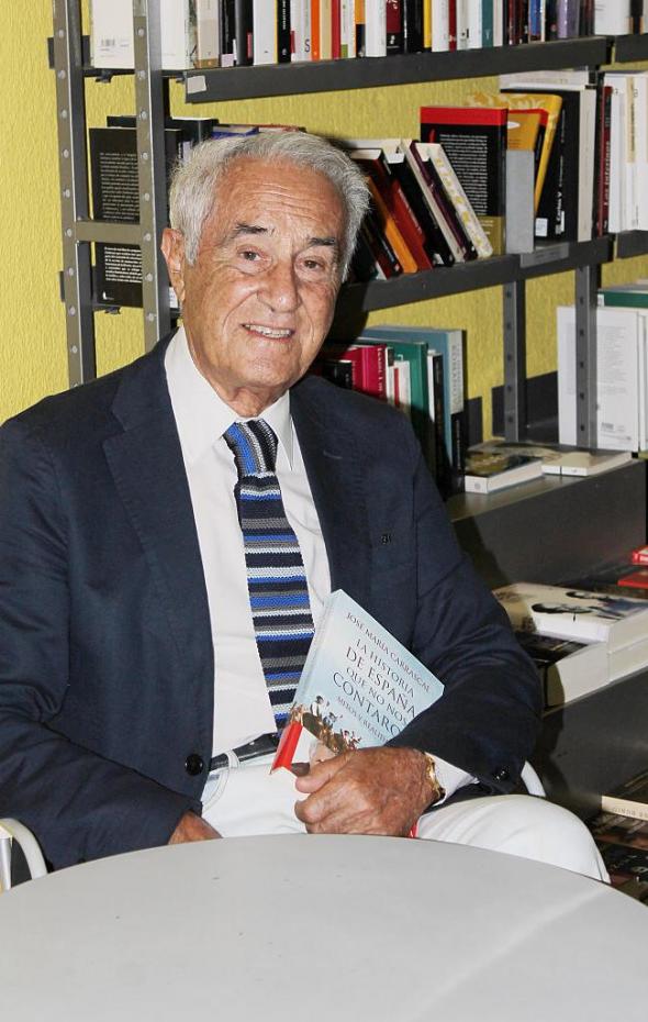 Políticos, periodistas y escritores se despiden de José María Carrascal