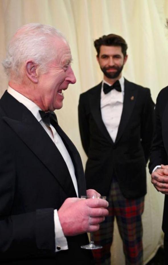 Carlos III y Camila, de cena de gala con Stanley Tucci y los Beckham