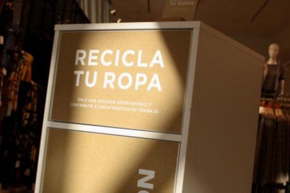 Recicla tu ropa en las tiendas: lo que puedes hacer tú y lo que pasa ...