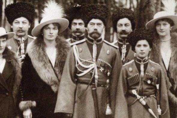 Un siglo del trágico final de los Románov, el último año en sus propias ...