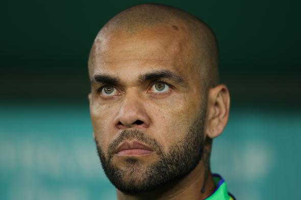 Las cinco versiones de Dani Alves sobre la agresión sexual en una ...