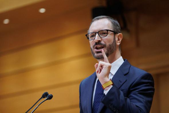 Reciben a Pedro Sánchez al grito de 'maricón' y el tuit de Javier ...