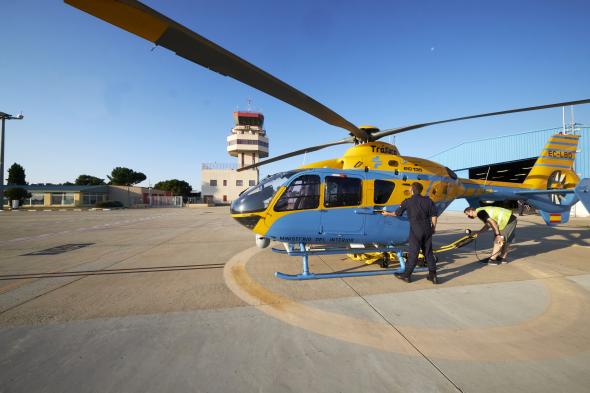 Un helicóptero de la DGT se estrella en un aterrizaje de emergencia