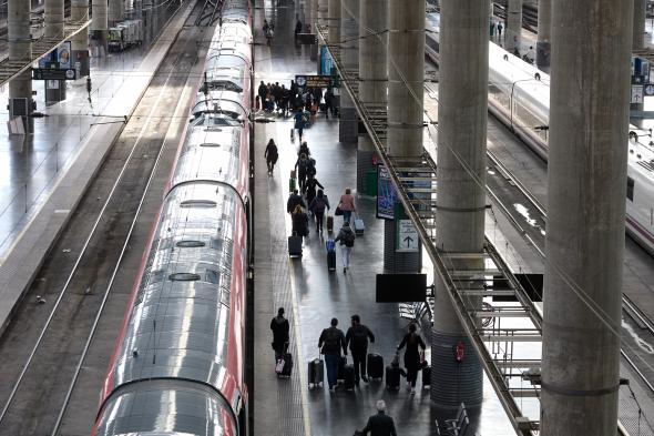 Interrumpida la circulación de trenes el entre Madrid y Barcelona por un incendio próximo a las vías