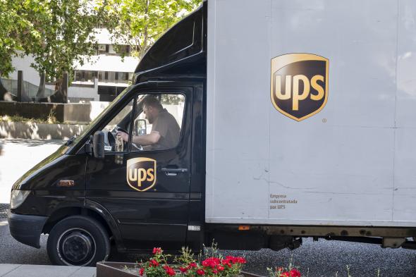 La razón por la que los camiones de UPS no pueden girar a la izquierda