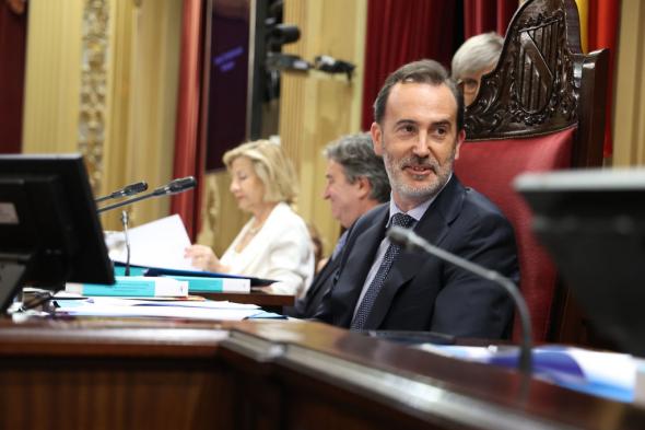 Le Senne (Vox) seguirá de presidente del Parlament balear tras el ...