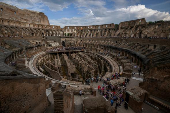 Indignación con lo que ha hecho un turista tras entrar en el Coliseo de ...