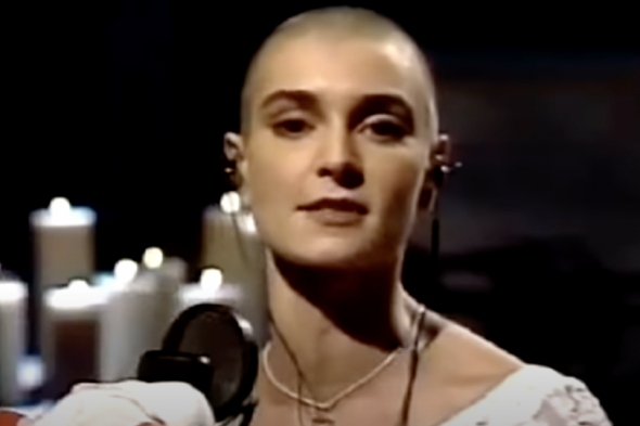 El día que Sinéad O'Connor rompió una foto del Papa y dejó muda a la ...