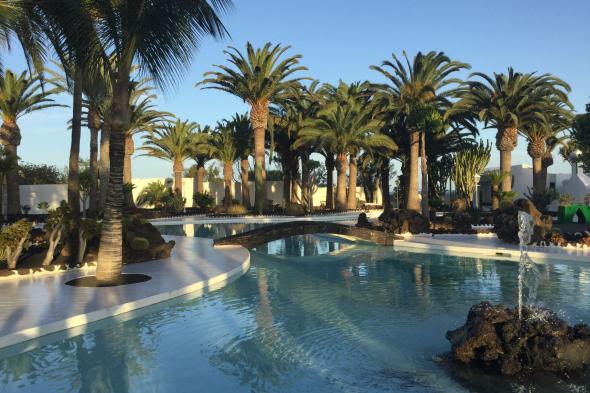 Sánchez elige La Mareta para sus vacaciones: la casa que el rey de ...