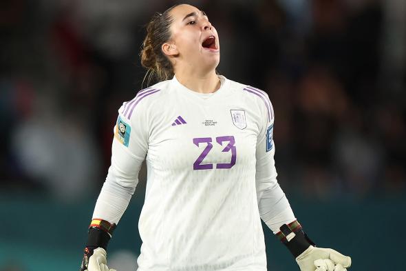 Cata Coll: la portera suplente que se fue de casa con 18 y con 22 es ...