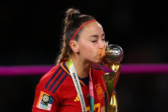 Athenea explica su decisión de