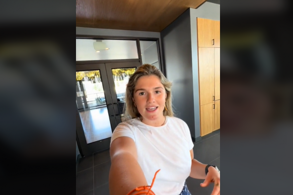 Graba lo que hay en la azotea de una casa de EEUU... y quien lo pillase