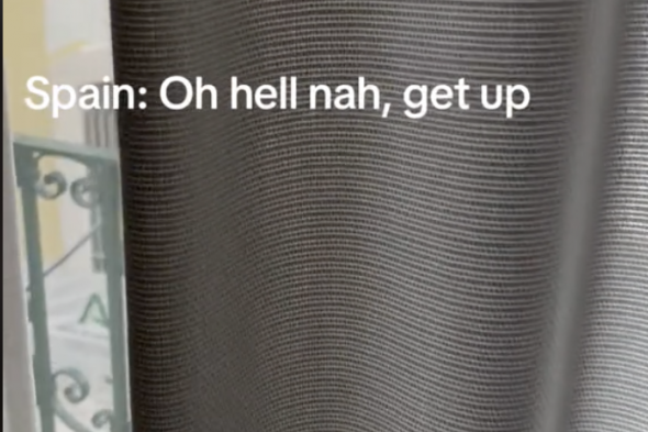 Un australiano de viaje en Sevilla, a cuadros al asomarse al balcón en ...