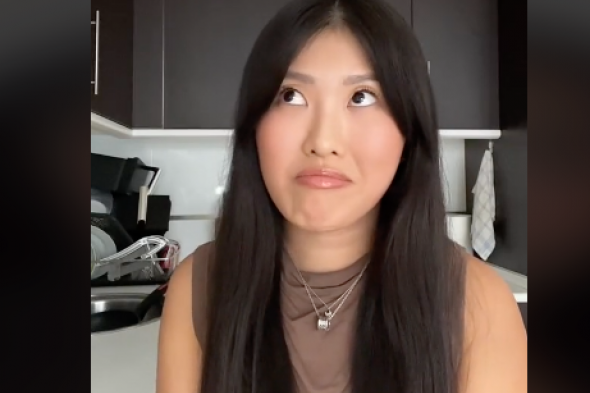 La critican por pedir matrimonio a su novio y ella da una respuesta que ...