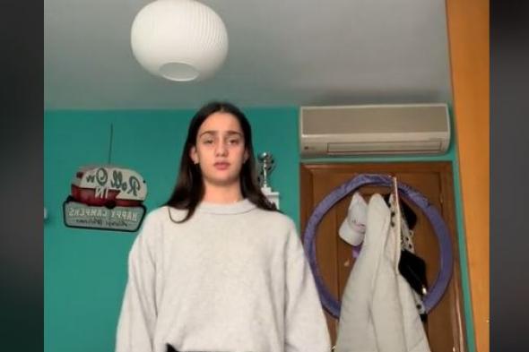 Una joven se graba para enseñar su outfit y lo que pasa a continuación ...