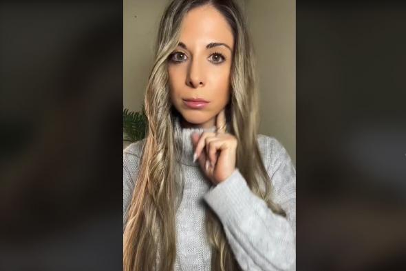 Una profesora no sabe por qué sus alumnos chicos hacen ese gesto sin ...