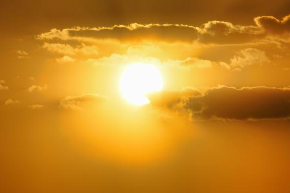 Nuestro sol se evapora poco a poco a través de unos agujeros del tamaño ...