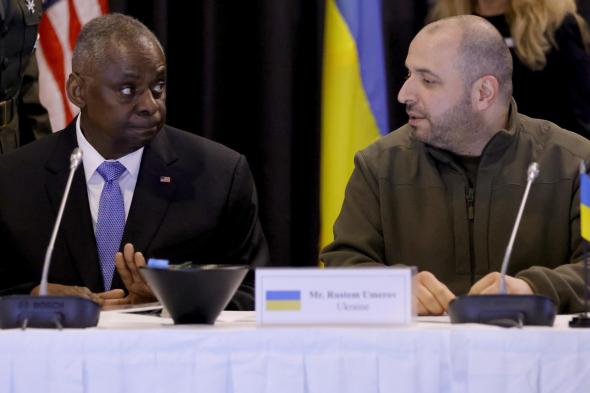 Tres países pactan cargar las armas de Ucrania