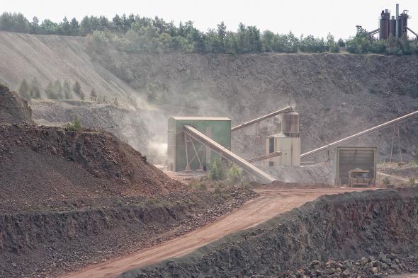 China mete una millonada en la mina del futuro en España