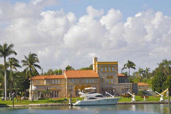 Los famosos y millonarios se refugian en esta isla: un 'bunker' con mansiones, lujo y su propio ...