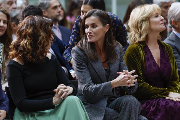 Ayuso coincide con Letizia en un acto y a algunos les llama la atención ...