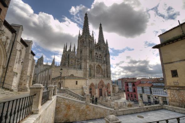 La catedral de Burgos guarda un enigma sobre un cuadro que se asocia a ...