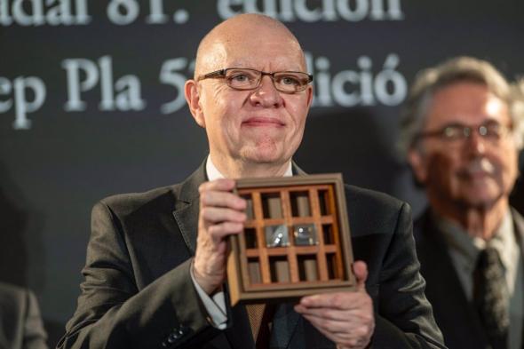 El escritor Jorge Fernández Díaz gana el Premio Nadal 2025 gracias a su ...