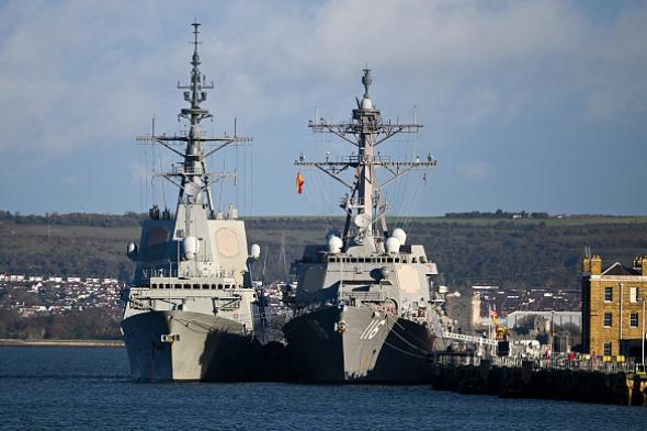 La fragata estrella española saca los colores a un submarino ruso