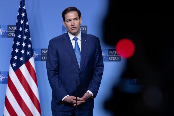 Detienen a un guardaespaldas de Marco Rubio en Bruselas por reclamar ...