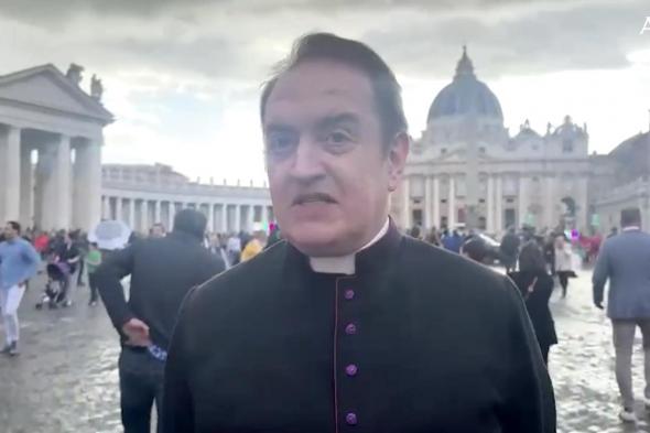 Aparece el padre Apeles en el Vaticano y dice claramente quién es su ...