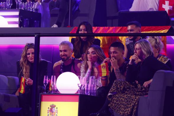 Comparte ahora esta escena de Melody que grabó con el móvil mientras se ...