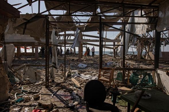 Israel mata a 40 personas en una cafetería de Gaza donde la gente iba a ...