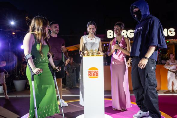 Lola Lolita, Roro, Ceciarmy y DjMaRiiO enfrentados por sus hamburguesas