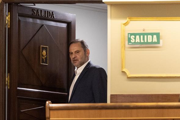 Ábalos reaparece más de un mes después en el Congreso