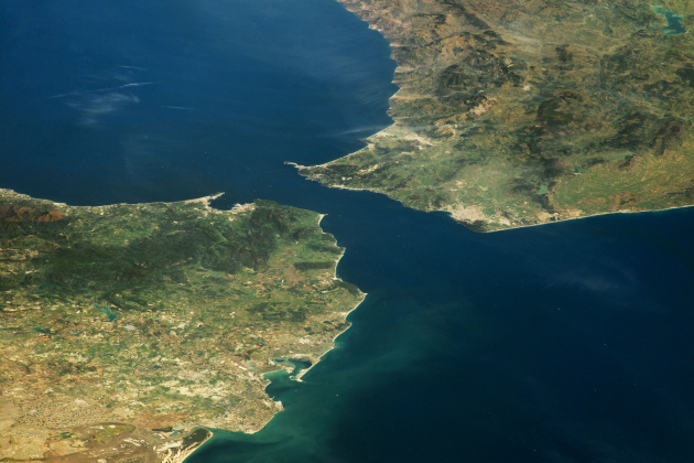 Una foto espacial del Estrecho de Gibraltar se hace viral por su ...