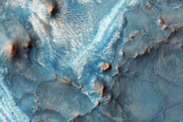 Nuevas fotos de la NASA demuestran áreas de colores en Marte