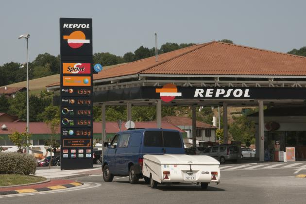 A Repsol le toca ahora pagar gasolina a sus clientes