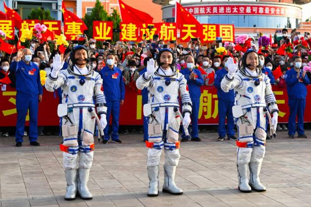 China lanza la misión tripulada que estrenará su propia estación espacial
