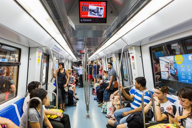 Publica una foto con lo que ha visto en el metro de Barcelona y recibe ...