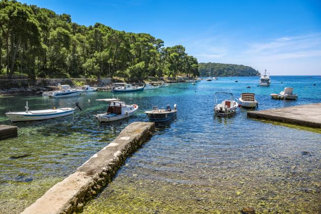 La isla olvidada de Europa con playas vírgenes y alojamientos por 11€