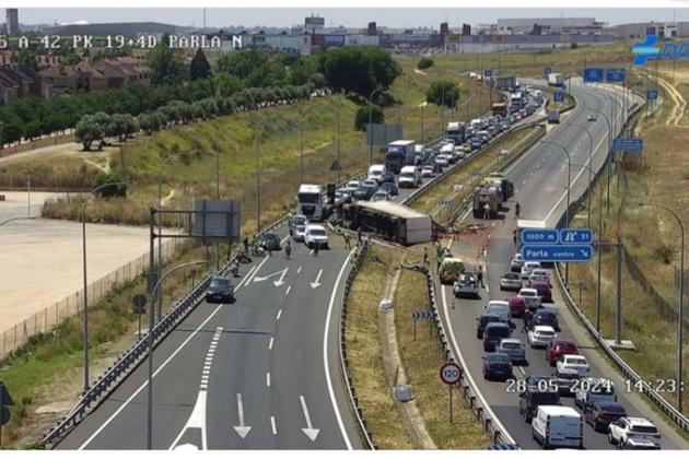 El Vuelco De Un Camión Provoca Retenciones En La A 42
