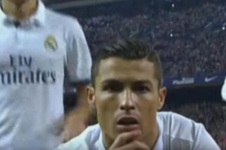 Twitter se llena de memes con la nueva celebración de Cristiano Ronaldo