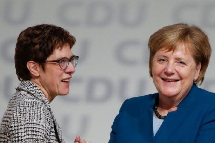 Cachondeo Con El Apellido De La Sucesora De Merkel