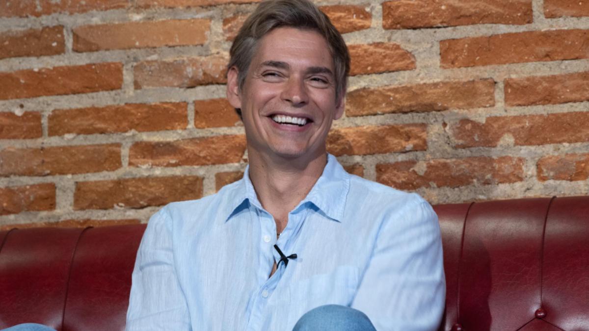 Carlos Baute dice que va a intentar no hablar de política y soltando ...